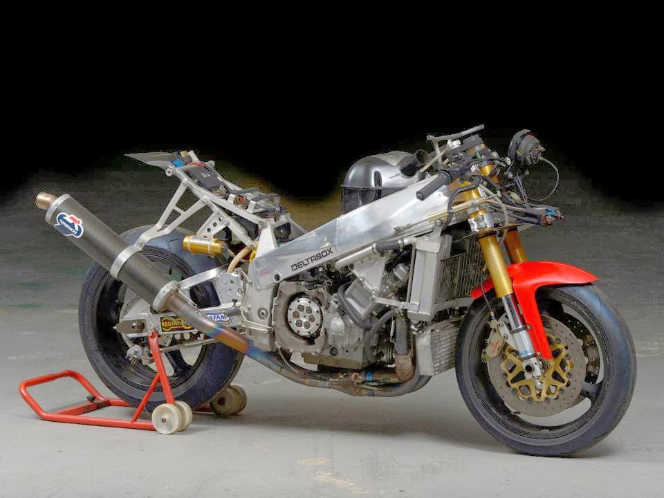 Racing Cafè: Yamaha FZR 750 R OW-01 WSBK F.Pirovano 1992