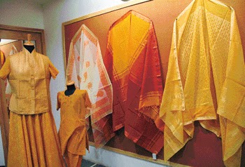 Kerala Tourism: Khadi and Handloom Fabric from Kerala