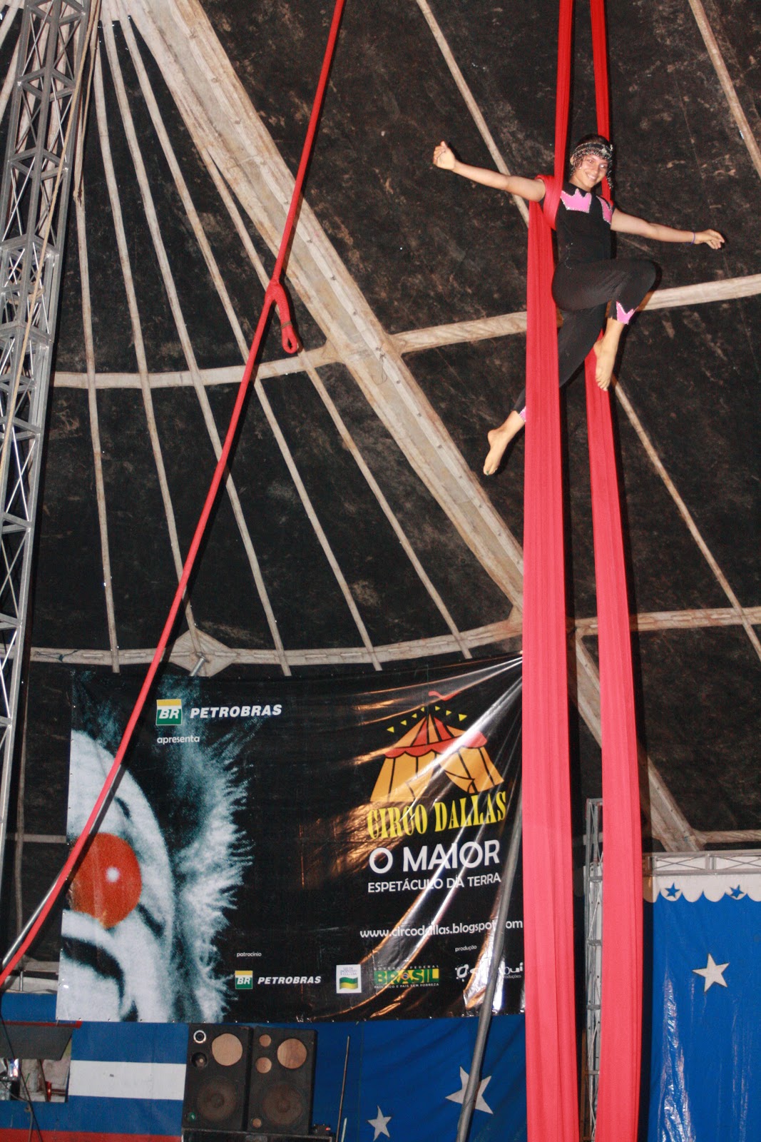 CIRCO DALLAS DO BRASIL: ... E O ESPETÁCULO NÃO PODE PARAR!!!!