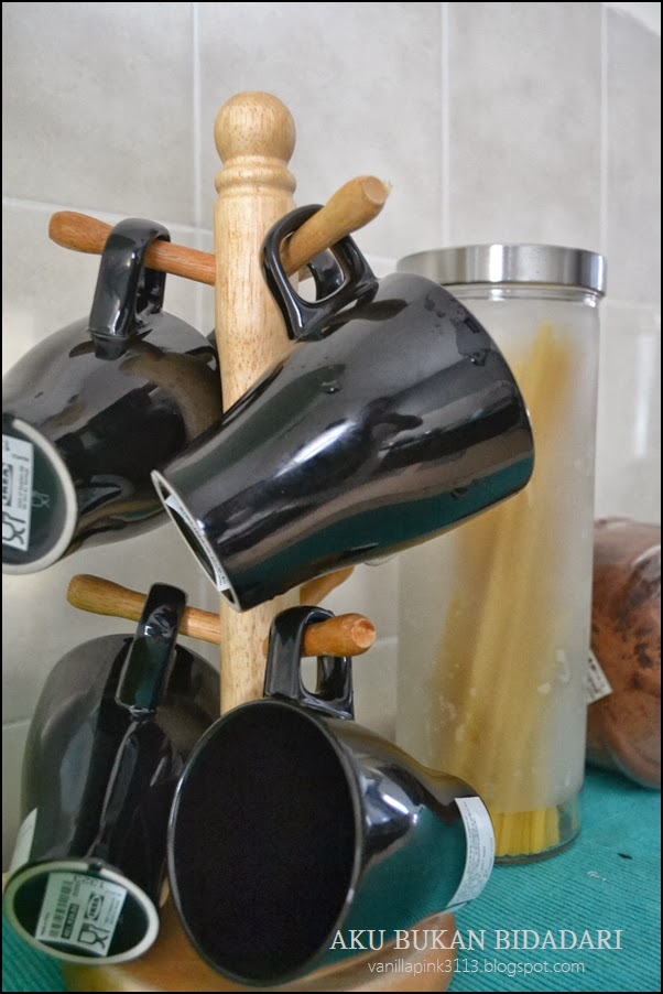 aku bukan bidadari: cawan hitam IKEA