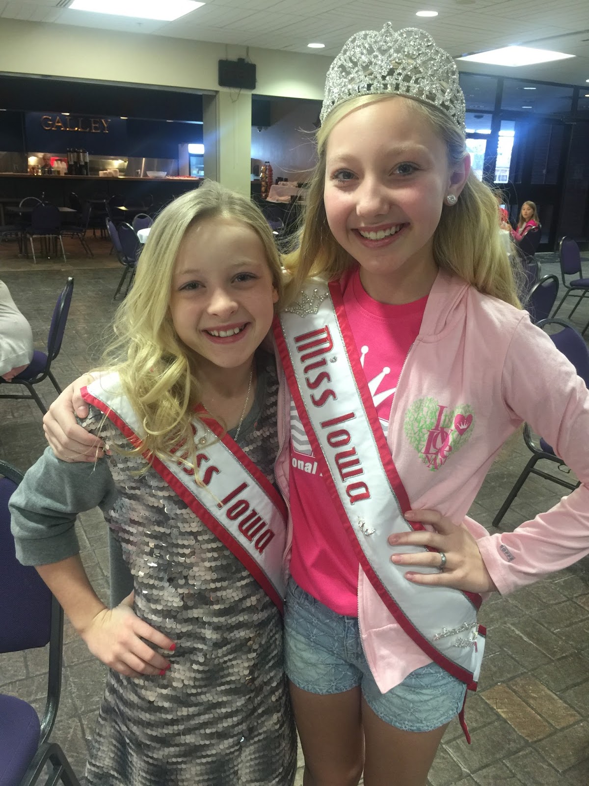 2015 National American Miss Iowa Pre-Teen Kaylee Van Den Berg: Handing ...
