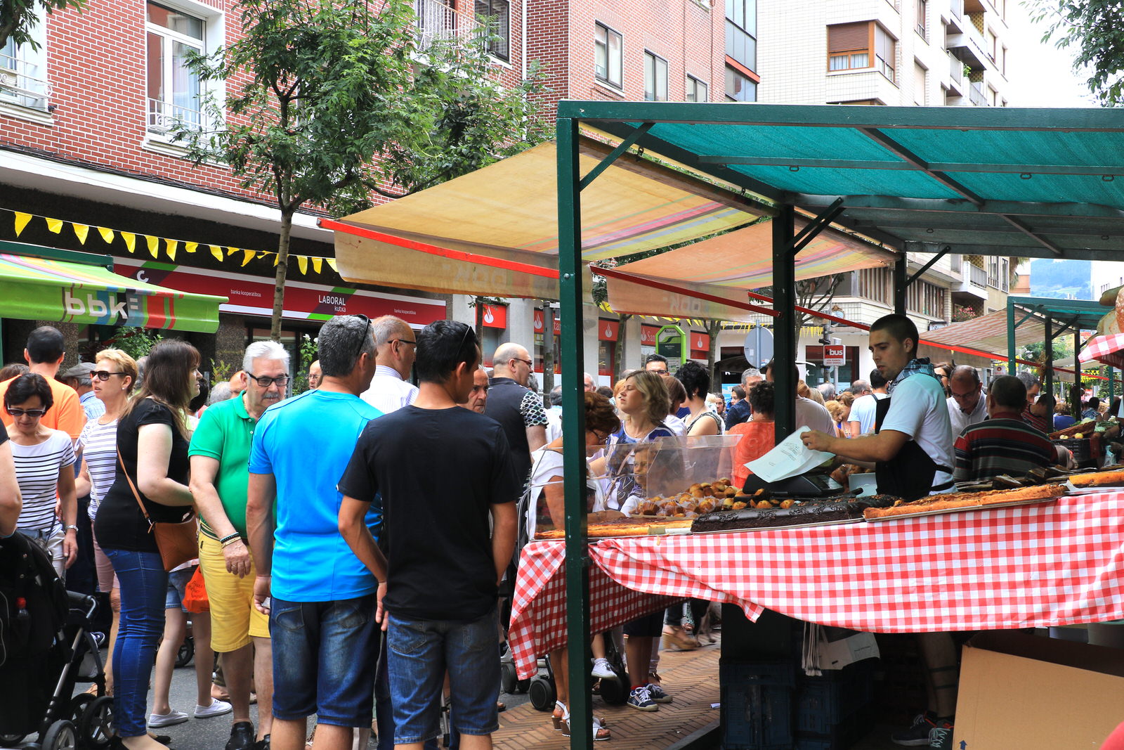 Las fiestas viven un último domingo multitudinario con la feria agrícola