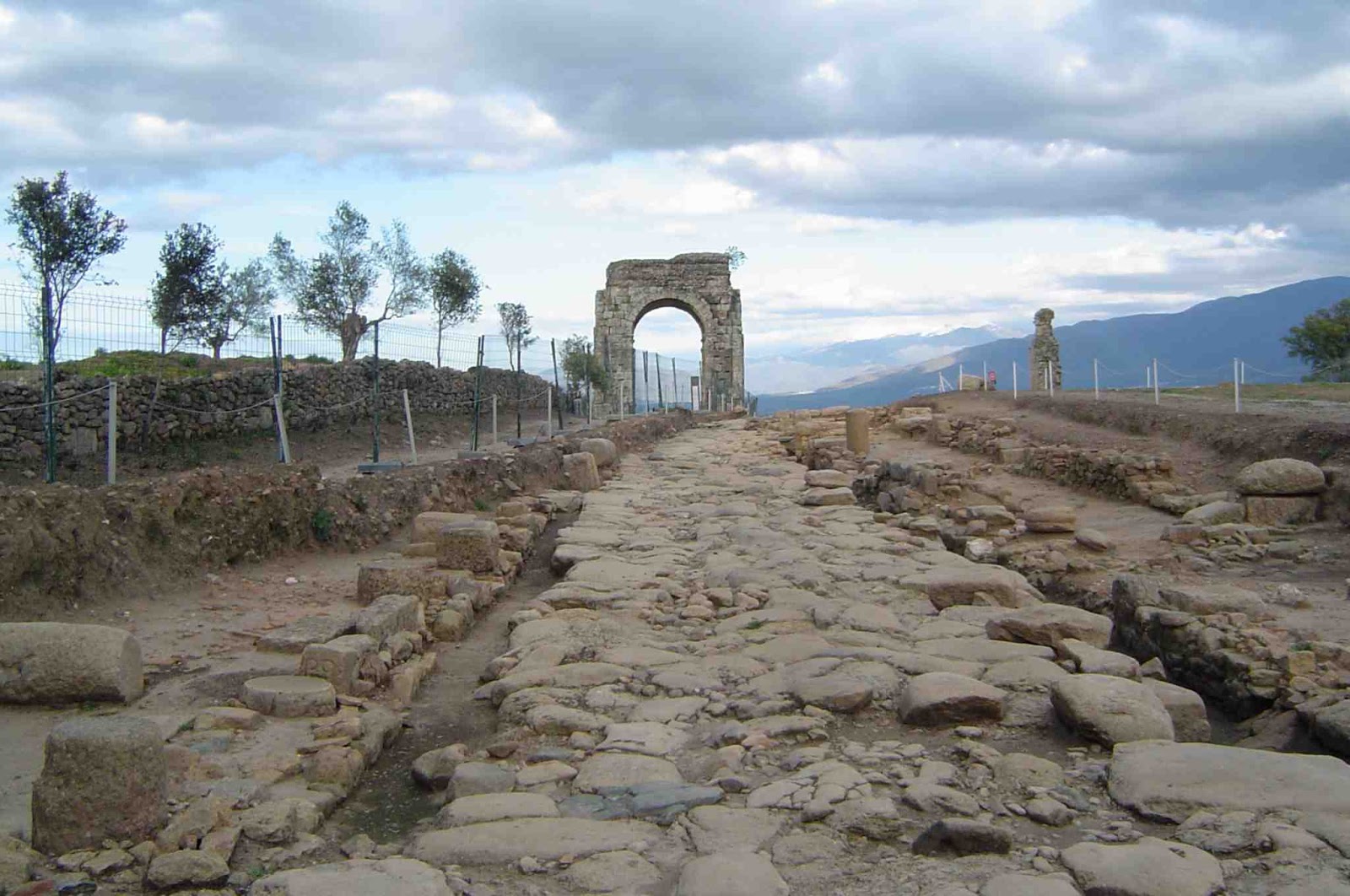 Almacén de clásicas: LAS CALZADAS ROMANAS: VÍAS Y MILIARIOS (Imágenes)