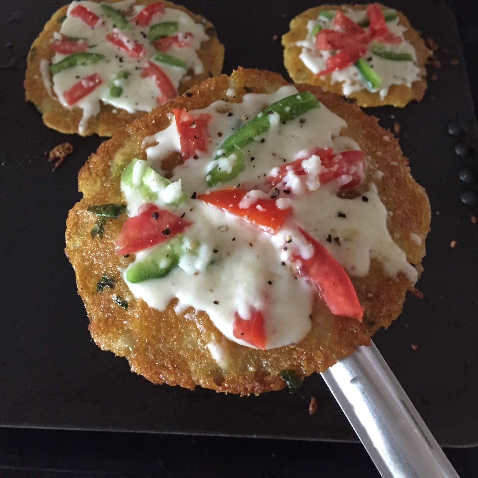 MASTERCHEFMOM: Potato Crust Pizza | How to make Potato Pizza in Tawa ...