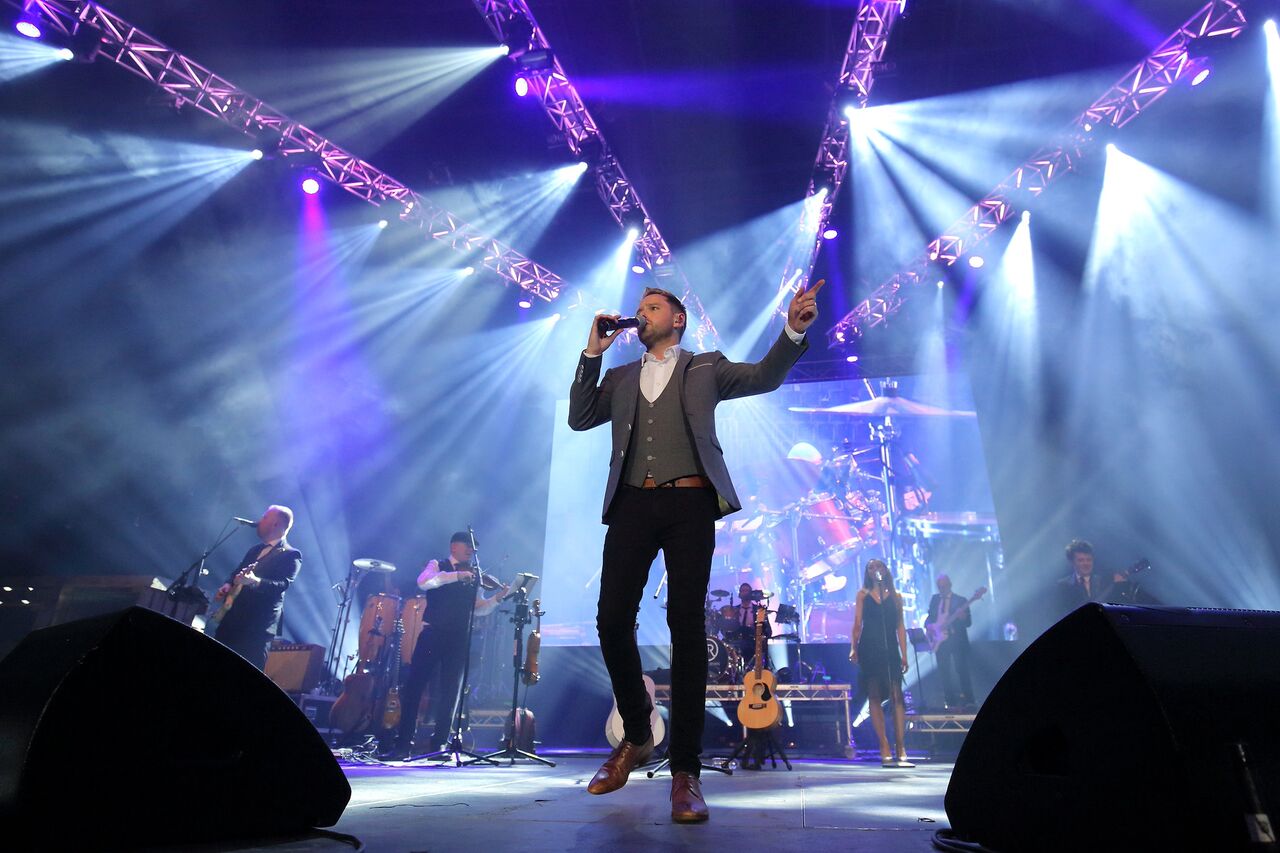 country routes news: Irish country music star Derek Ryan to play UK ...