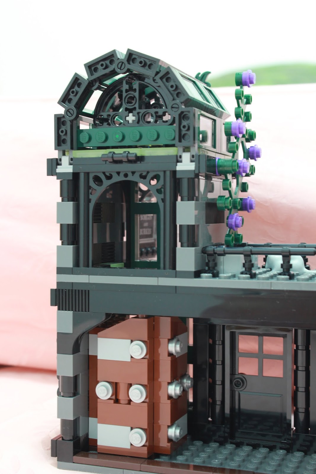 lurkerr's blog: Lego 10217 Diagon Alley - Borgin and Burkes