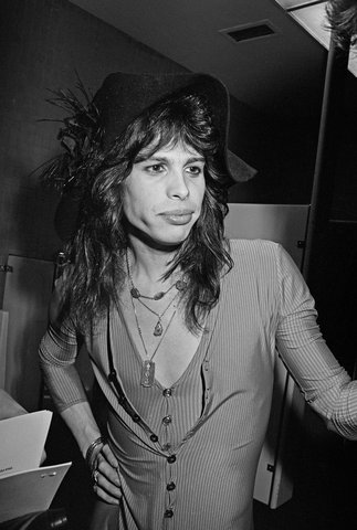 Nothing Seems As Pretty As The Past: Lips so good I forget my name...