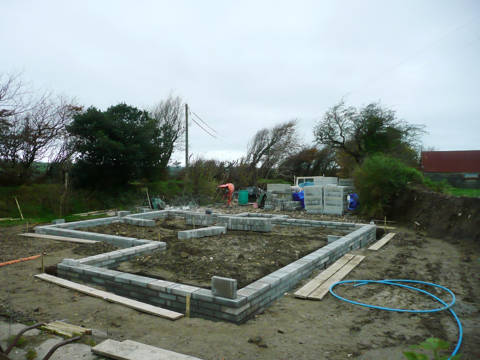 V&A's Home Build: Groundwork: Part 3 - Blockwork foundations