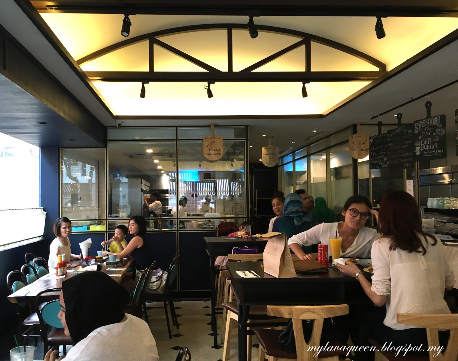 DOTTY'S PASTRIES & COFFEE @ TTDI - Lava Queen