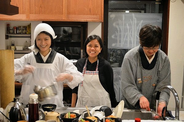 Kimono Wearing Lesson in English in Tokyo