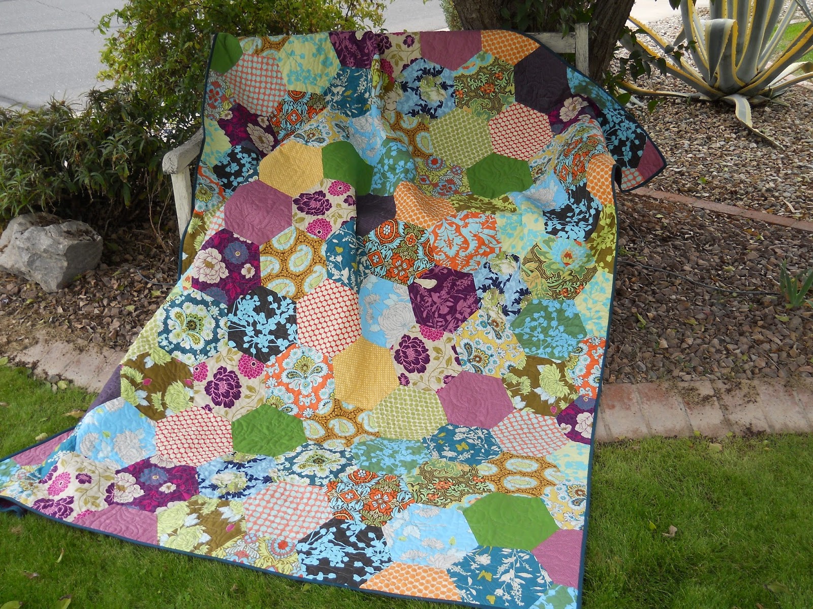 Polka Dot Quilter: Hexie Quilt
