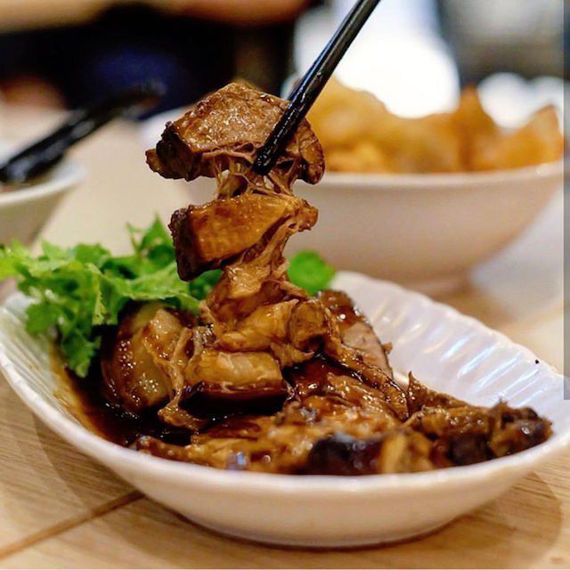 Wajib Tahu! Ini 8 Makanan Restoran yang Mengandung Daging Babi