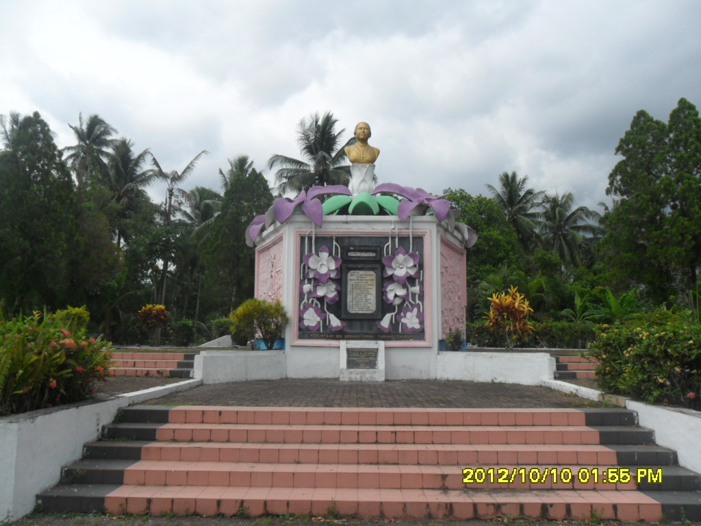 EDDIE DANDEL: Makam Pahlawan Nasional Maria Walanda Maramis di Maumbi ...