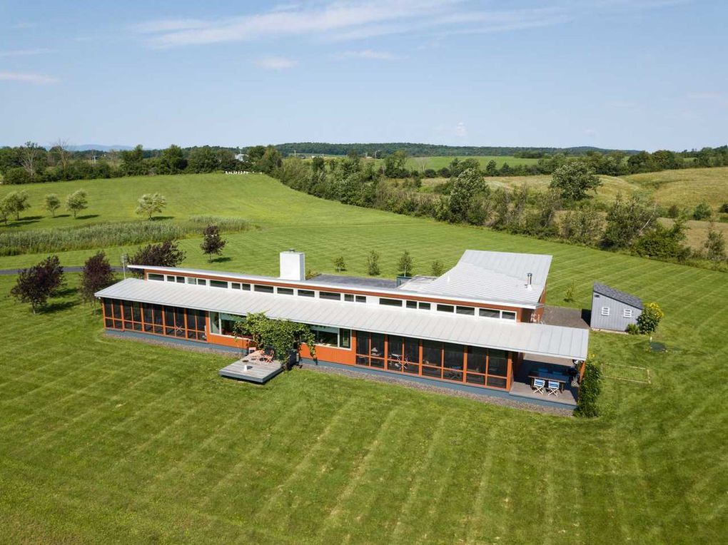 Modern House Plans by Gregory La Vardera Architect