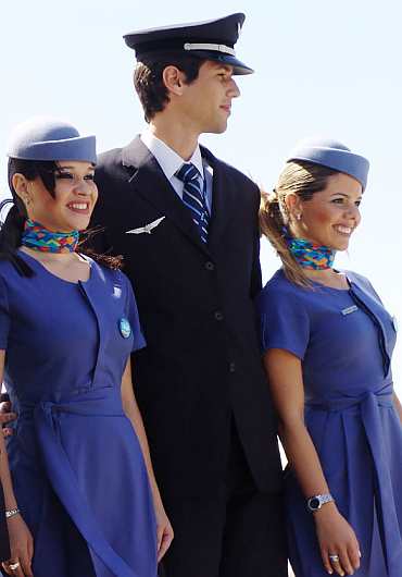 Vrei sa devii Stewardesa - Inaltime Stewardesa perfecta - Varsta ...