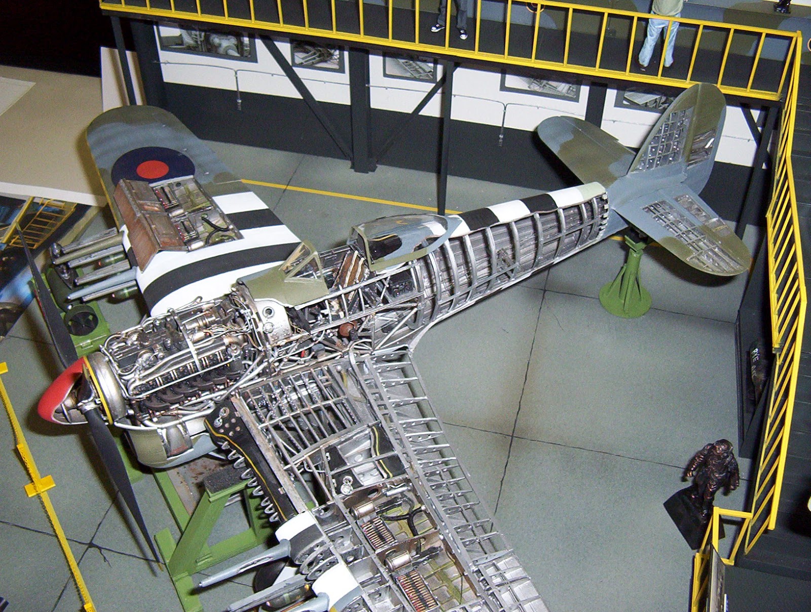 Scale Model Hobby: 1/24 AIRFIX HAWKER TYPHOON MK.IB DIORAMA By David Gaspur