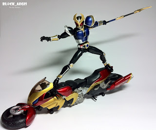 Ten Toy Gallery: Review: S.H.Figuarts Kamen Rider Agito Storm Form