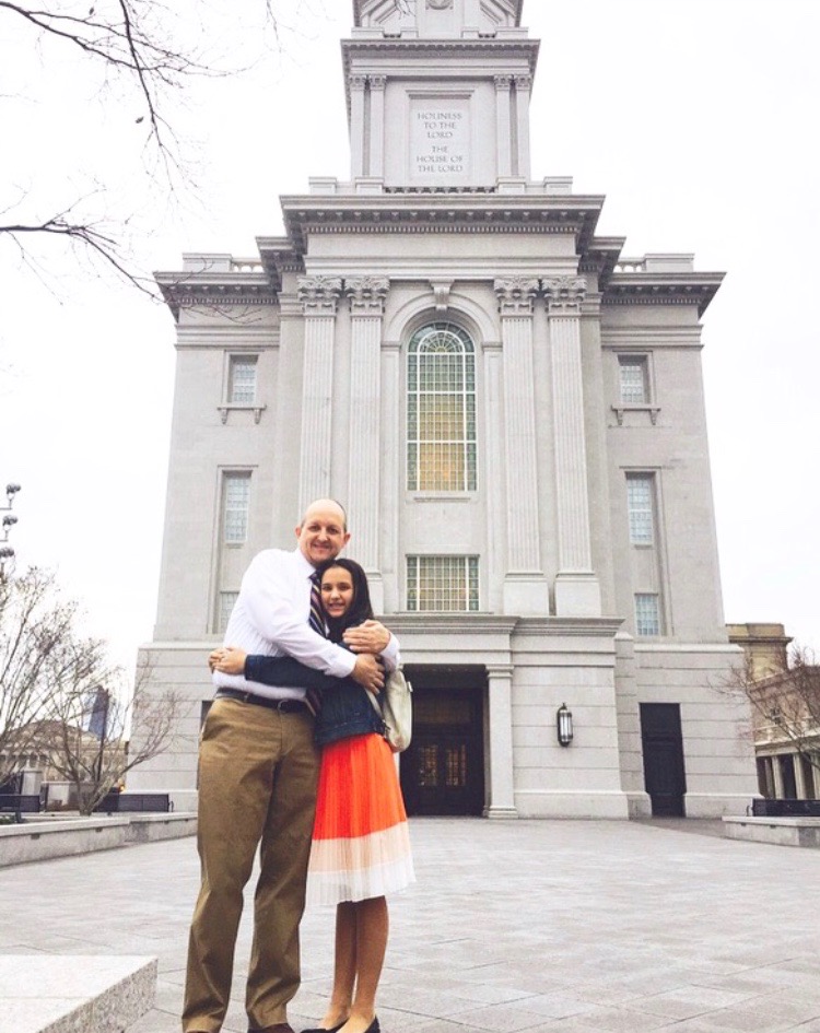A Harmonious Combination : Chelsea's First Temple Trip!