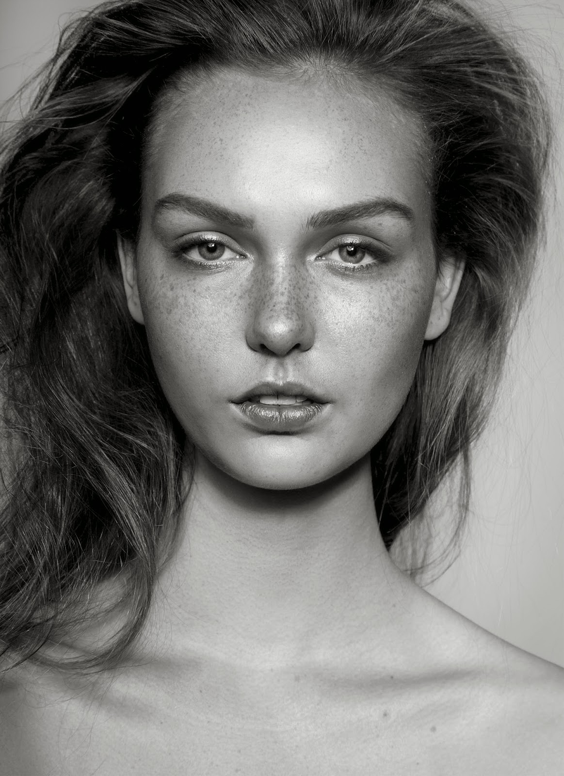 MAJOR MODEL WOMEN: Robin Laird by Robert Clyde Grima