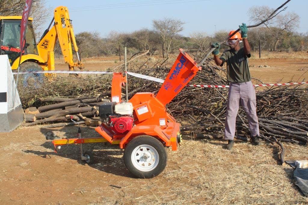 Tomcat Chippers: J Haskins & Sons show off Tomcat Chippers in Botswana