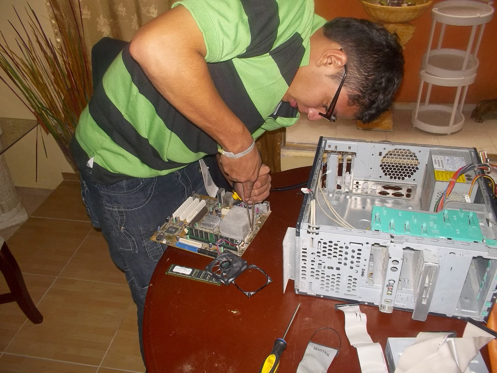 Hardware Equis: Ensamble de un PC