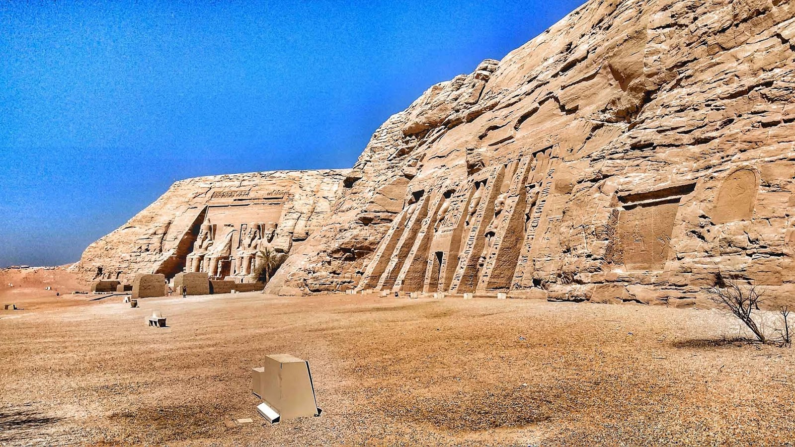 El mundo de Avekrénides. : TEMPLO DE NEFERTARI. ABU SIMBEL. El mundo de Avekrénides. : TEMPLO DE NEFERTARI. ABU SIMBEL.