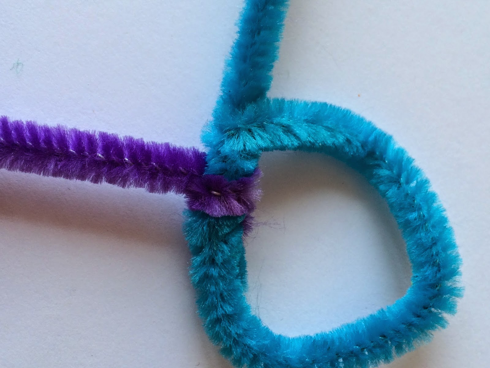 Mini Monets and Mommies: Pipe Cleaner Art Activity: Flower Sculptures