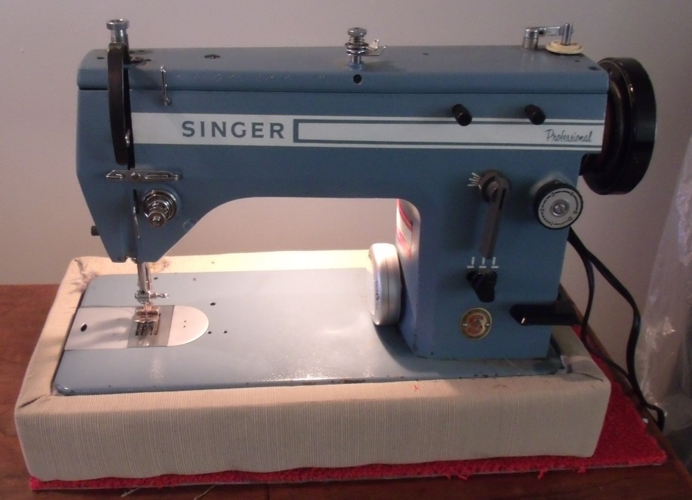 Vintage Sewing Machines: Singer 20U33