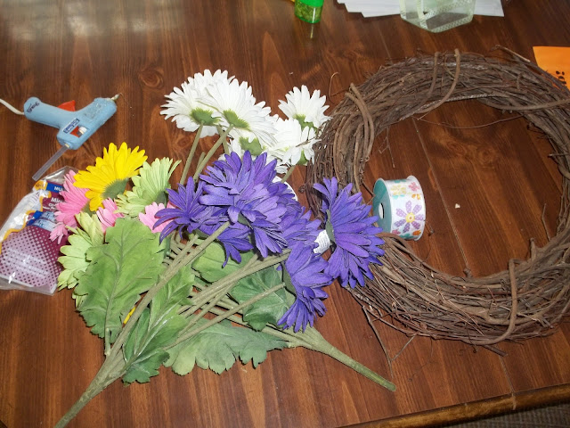 Just Makin' It: Thursday's Craft: Spring Wreath