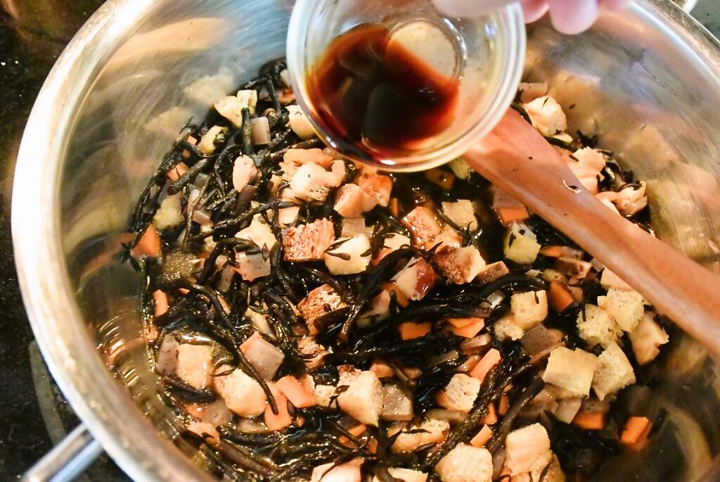 Recipes for Tom: Hijiki no itameni / braised hijiki seaweed