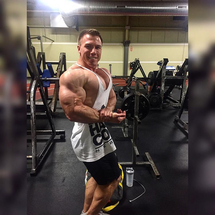 the beauty of male muscle: Kyle (1/3)