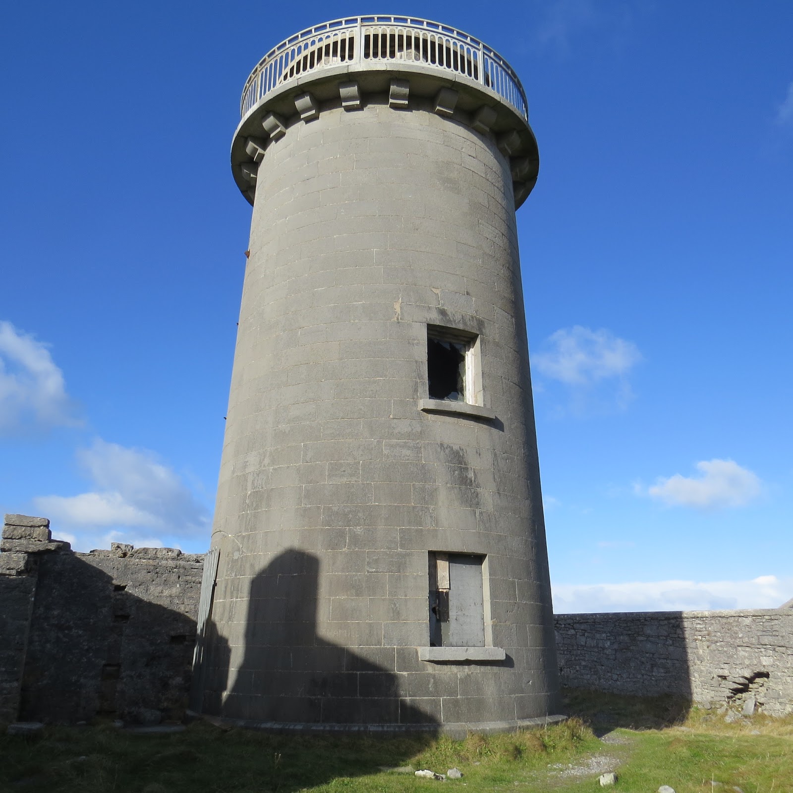Pete's Irish Lighthouses: Inis Mor (Dun Oghil) Light