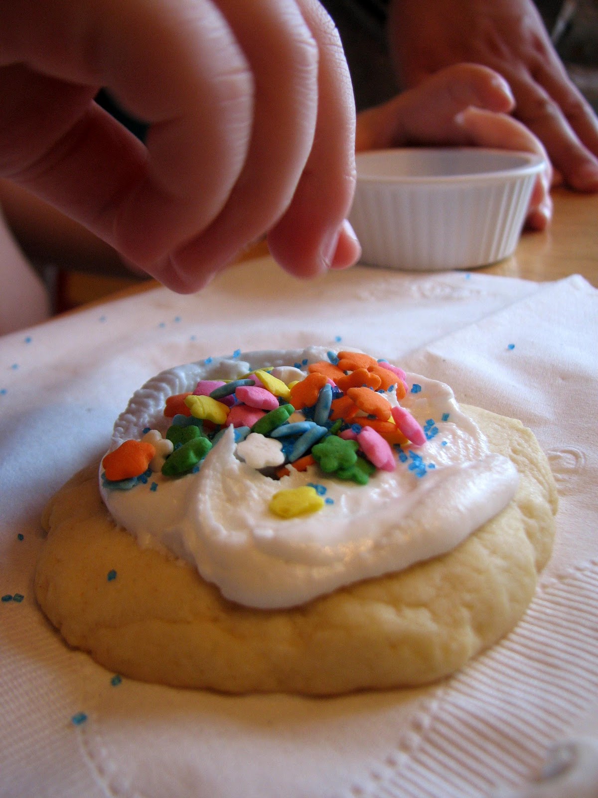 Ashleigh's Kitchen: Decorating Cookies with the Kids