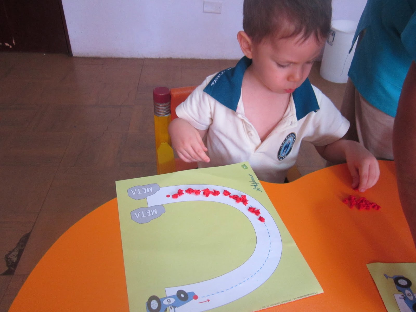 2 AÑOS - ABEJITAS: TECNICA DEL EMBOLILLADO