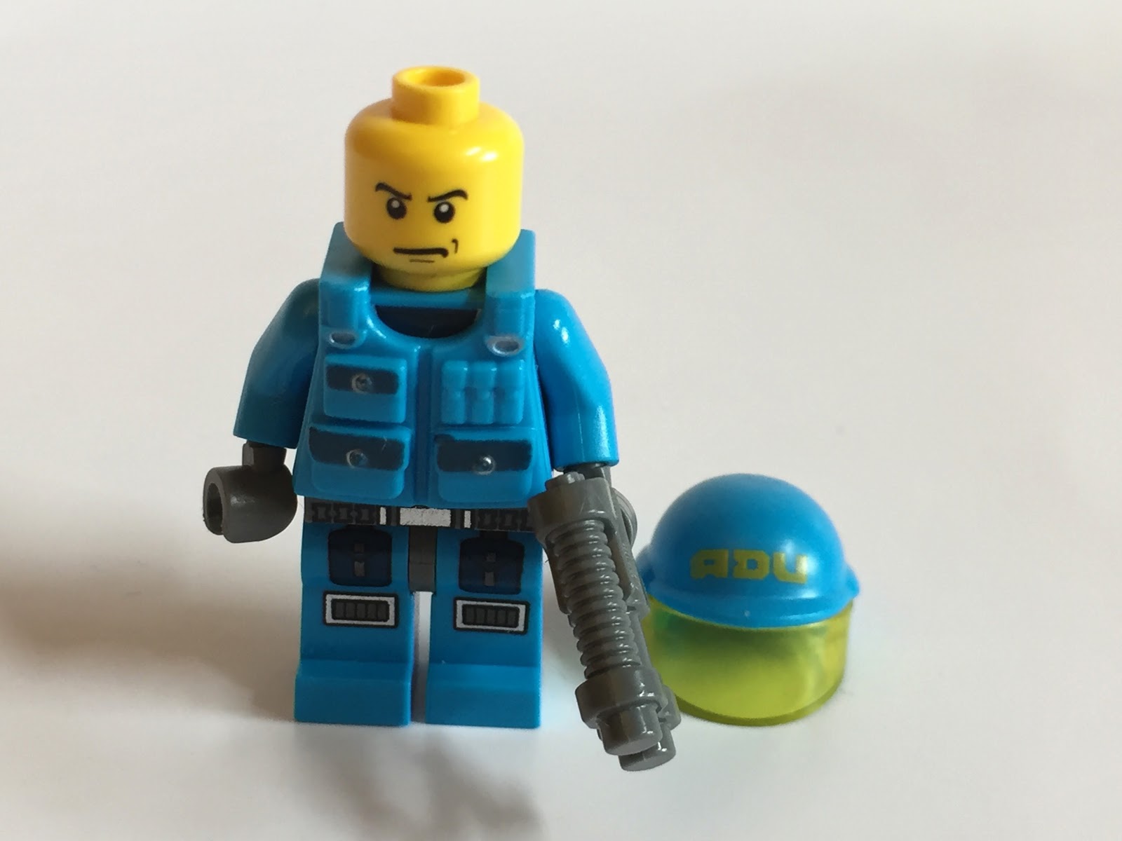 Lego Minifigure pictures: Lego Space Alien Defense Unit ADU Minifigure ...