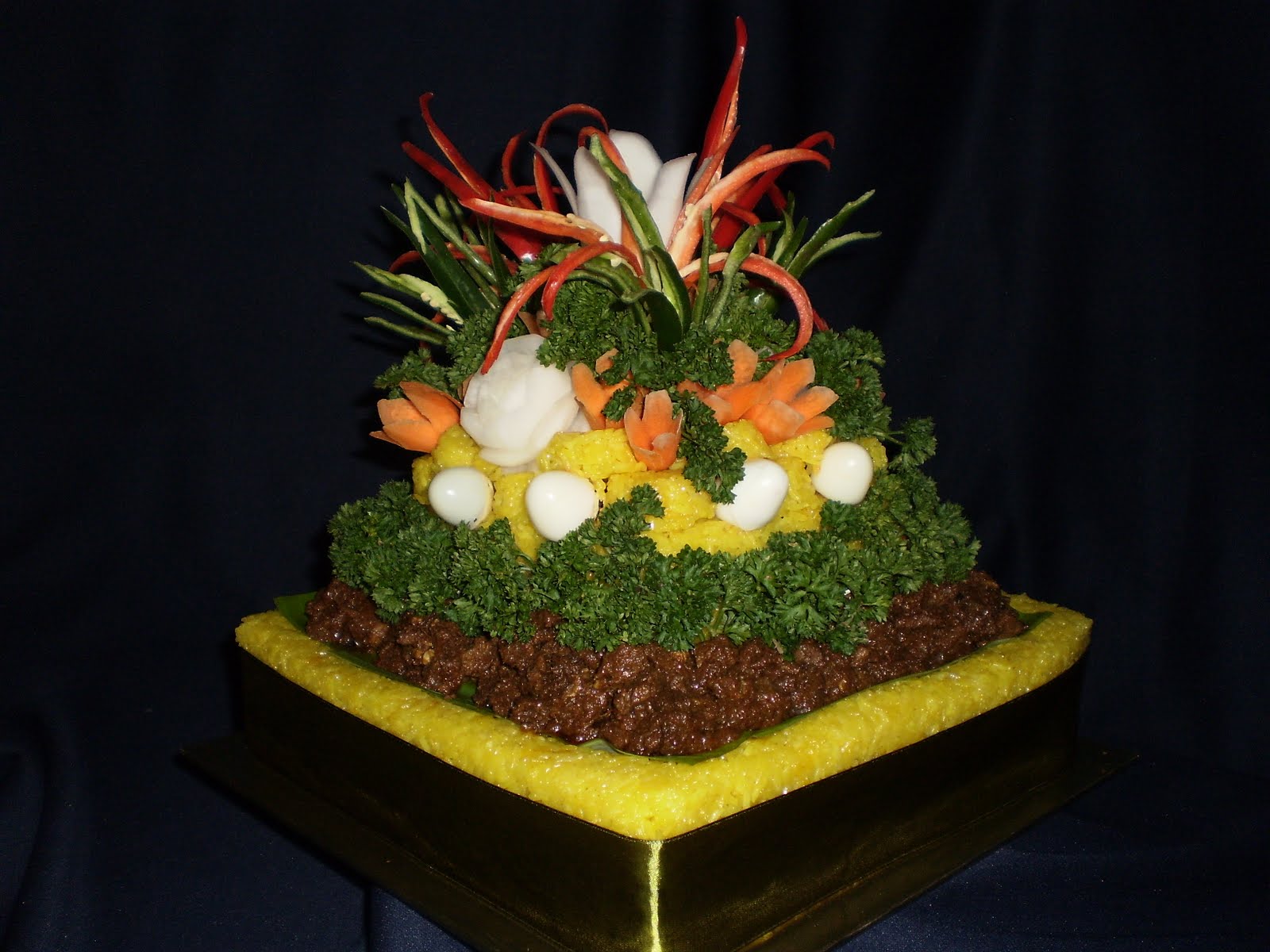 Craving Cakes with Noni: Stacked Pulut Kuning Berhias with Rendang - 27 ...