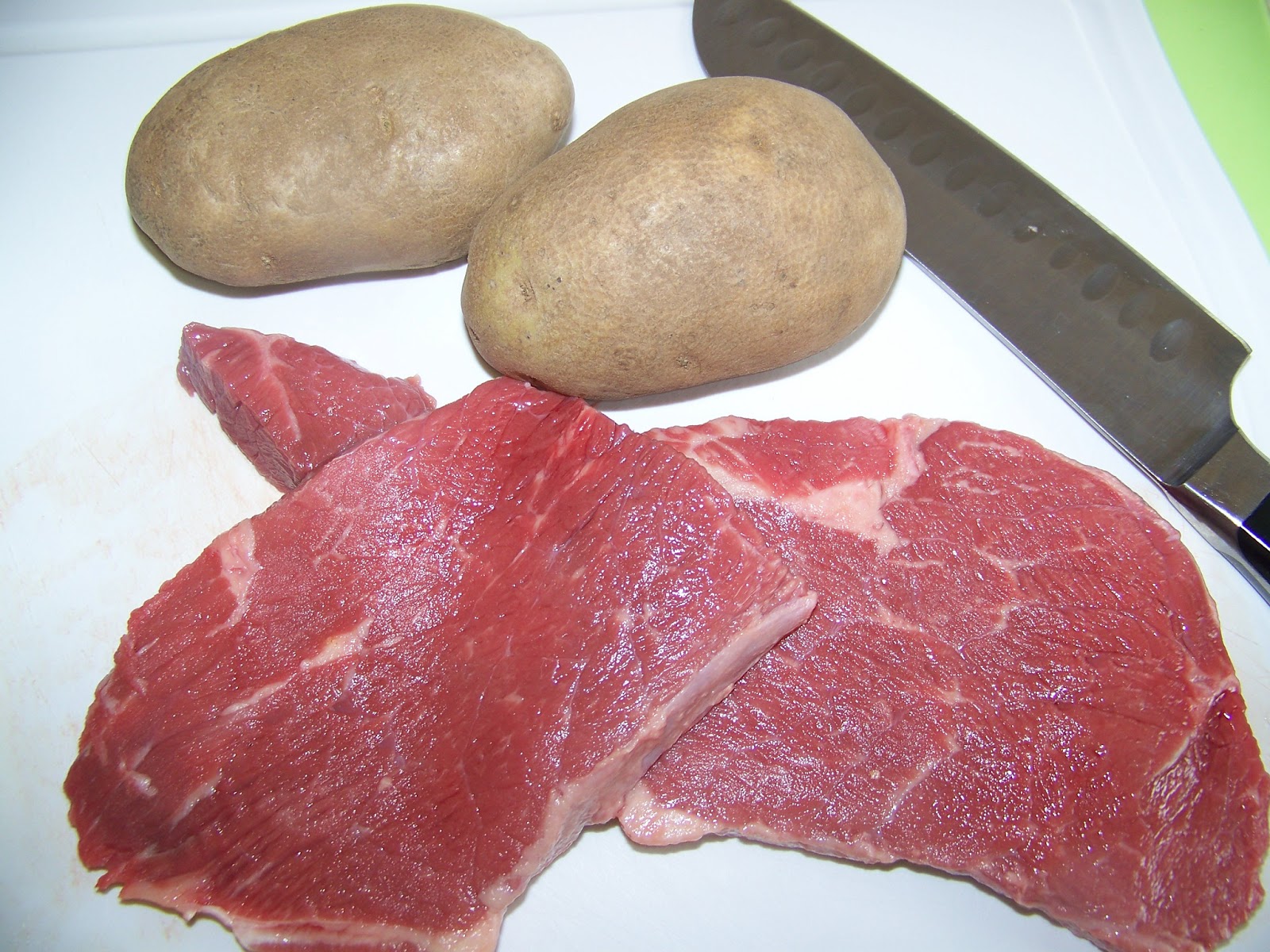 Kitchen Simmer: Sri Lankan Beef Curry with Potatoes