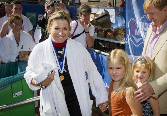 Crown Princess Maxima swimming at a Charity Event