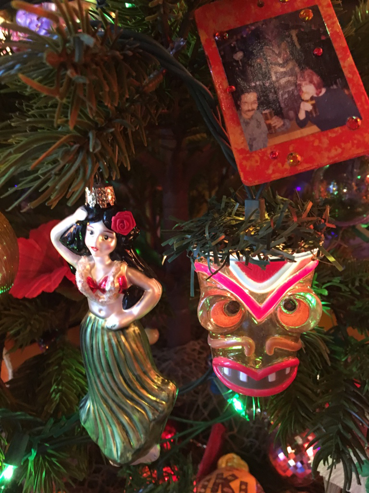Velveteen Lounge Kitsch-en: Oh, Tiki Tree!
