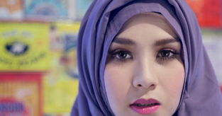 Gaya Terbaru 18+ Foto Artis Hijab Syar&i, Foto Artis