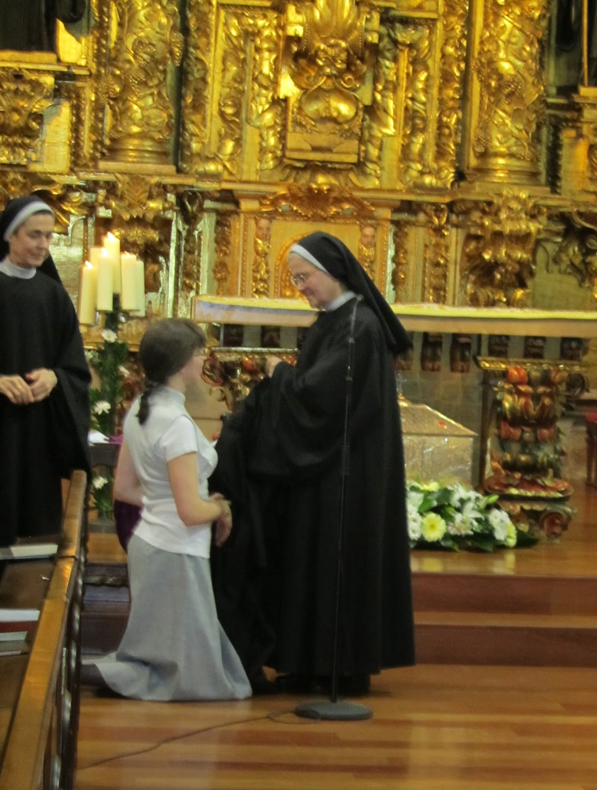 Monasterio de Monjas Sta María de Carbajal : TOMA DE HÁBITO DE UNA ...