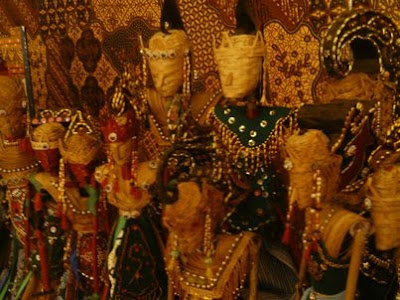 Gold-oriole: Wayang bambu : Wajah tanpa mata, tanpa mulut
