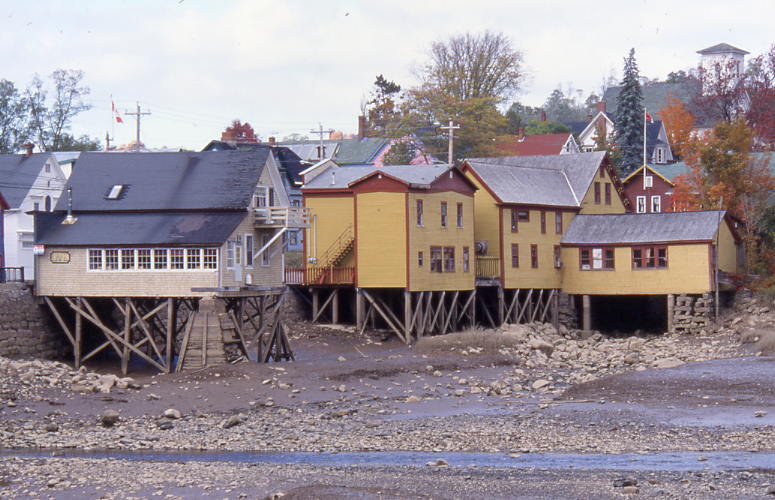 Sam's Art Factory: Buildings on stilts