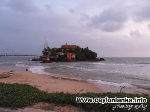 Matara Paravi Dupatha ( Pigeon Island )