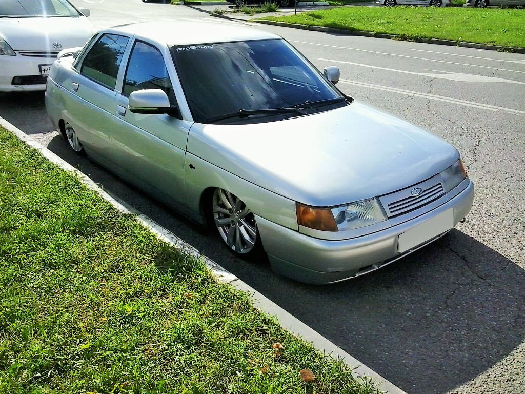 Spotted...cars in Moscow: Lada 110 Lowered