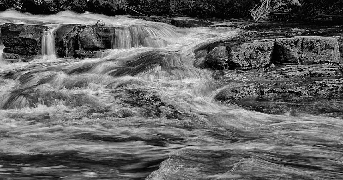 Photos, mots et dessins: La source coule...