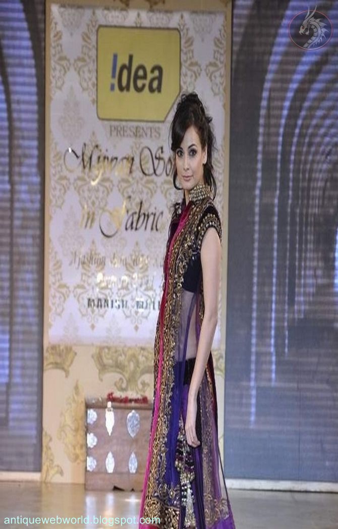 HOLLYWOOD AND BOLLYWOOD PHOTO COLLECTION: Diya mirza ramp walk