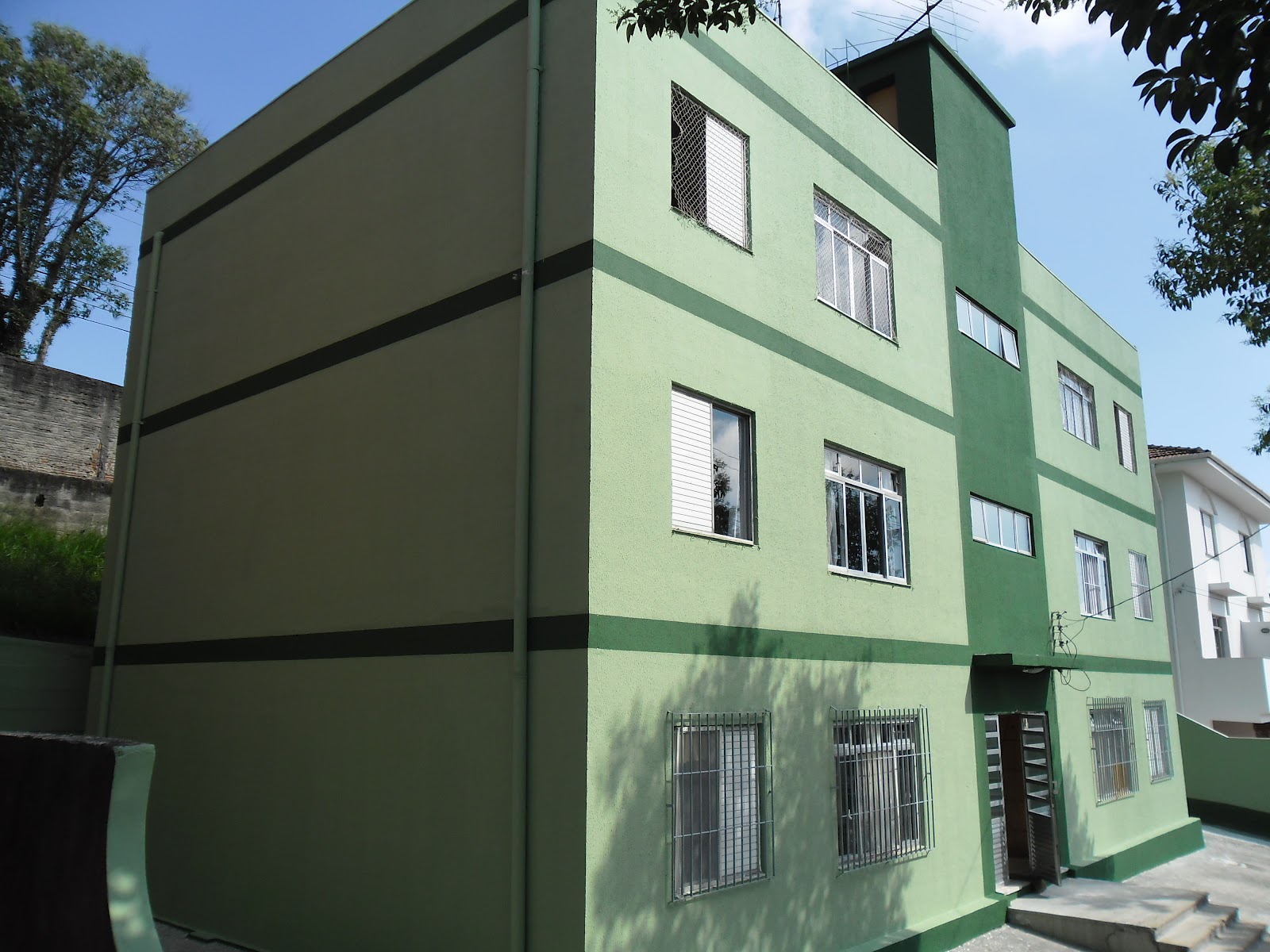 Stylo Pinturas: PREDIO ARCO IRIS TRES ANDARES COM PAREDES DE BLOCOS A ...