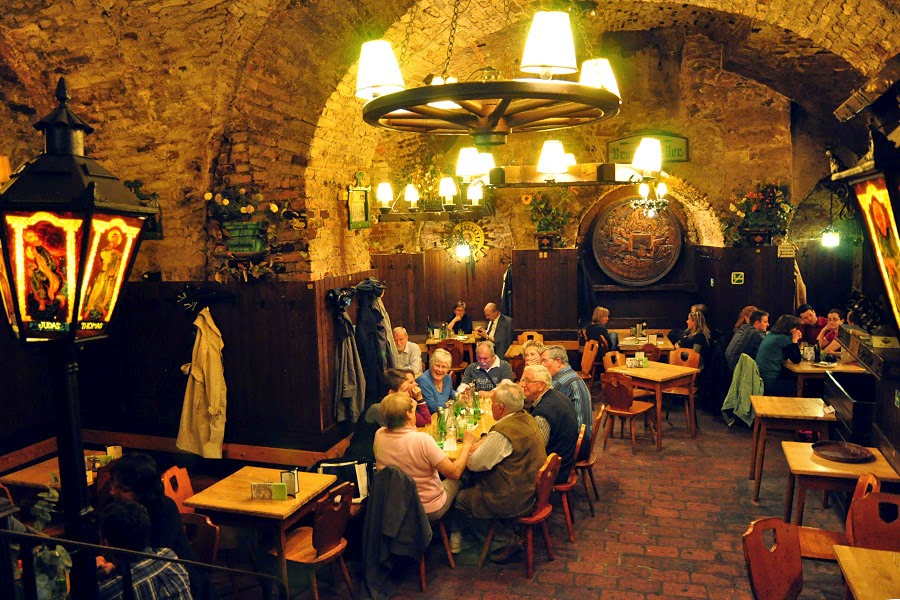 GUÍA DE AUSTRIA PARA EXTRANJEROS: ¿QUÉ SE COME Y SE BEBE EN LOS HEURIGER?