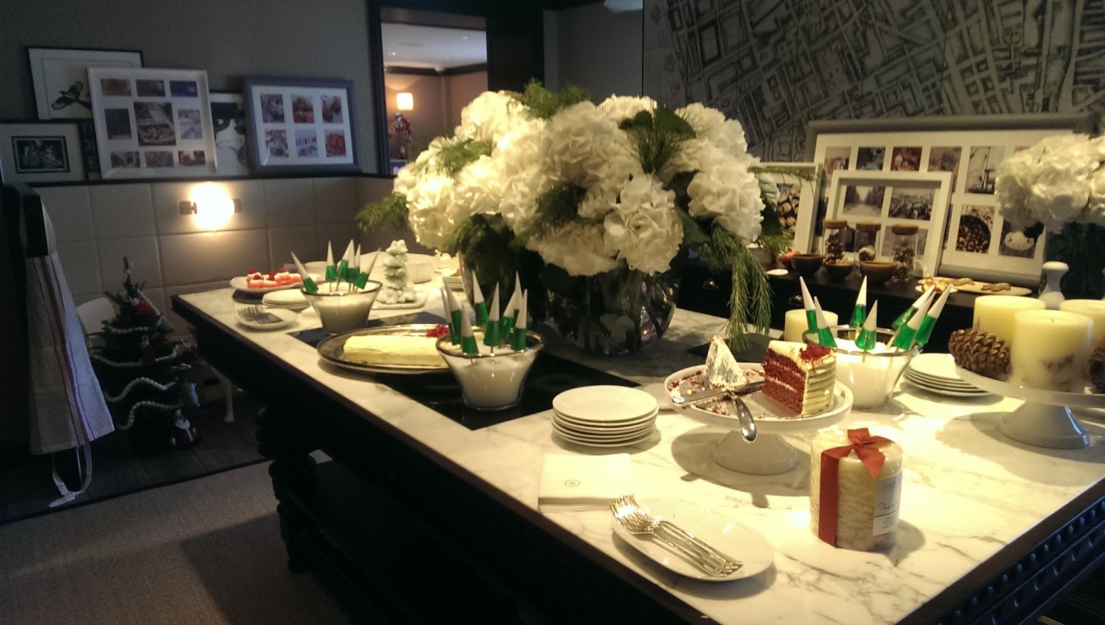 WHAT A PERFECT CHRISTMAS LOOKS LIKE - A Life With Frills